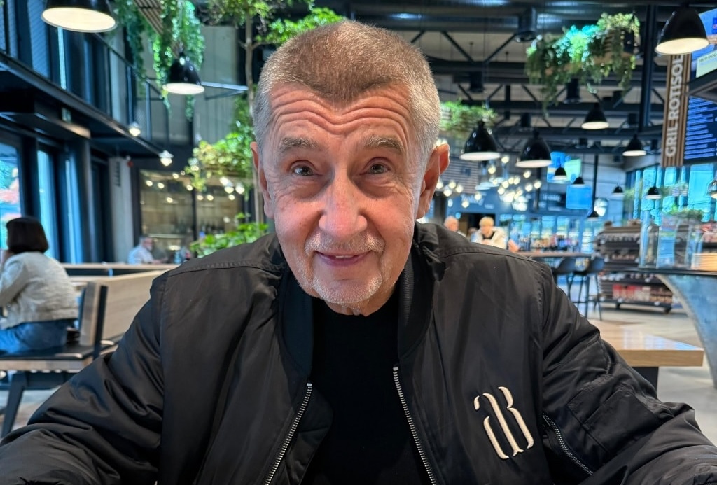 Andrej má řešit střet zájmů. Zatím si stěžuje na Seznam a velebí Grok