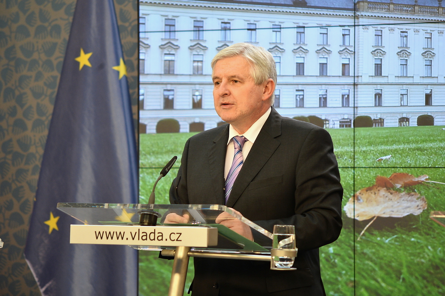 Trefný Rusnok: Střet zájmů je jako pískat ve fotbalu vlastní tým